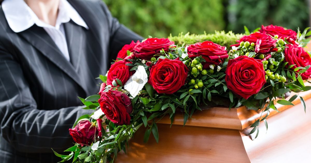 ¿Cómo guardar luto? ¿Es forzoso vestir de negro en luto? - iKrubi